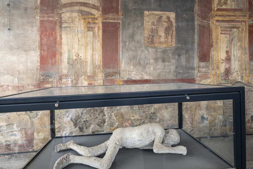 Pompeii: Complete and Detailed History of the Excavations
